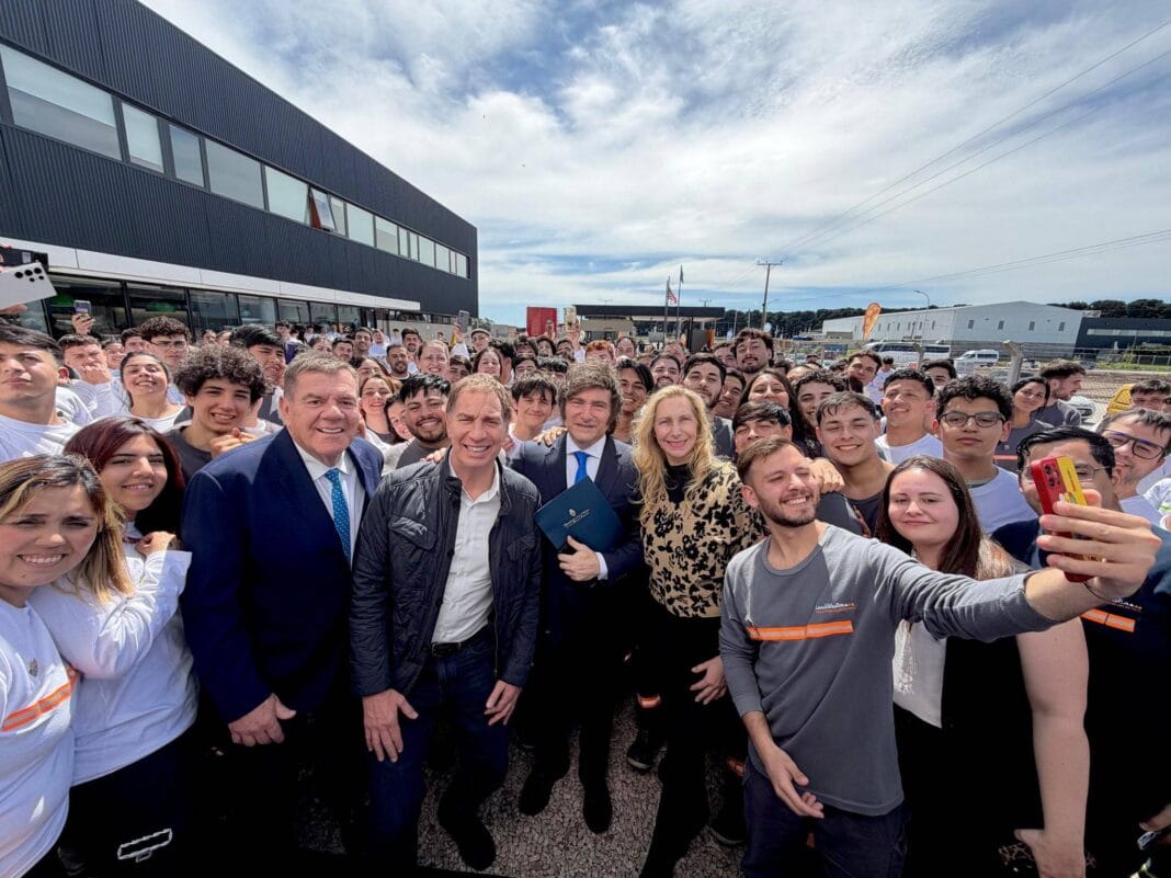 Santilli en modo campaña: ¿qué dice el posteo junto al presidente en ...